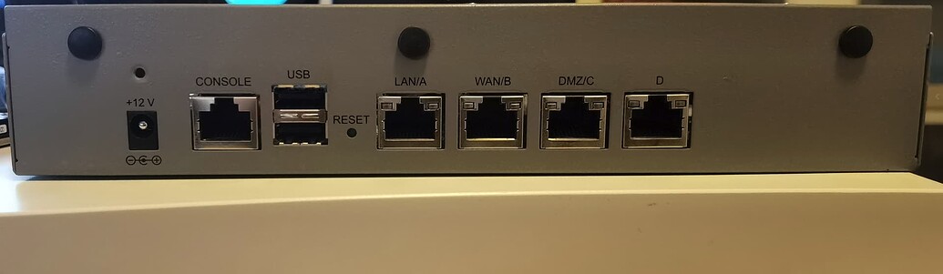 Cyberoam CR25iNG / CR25WiNG wired router HW discovery - Hardware ...